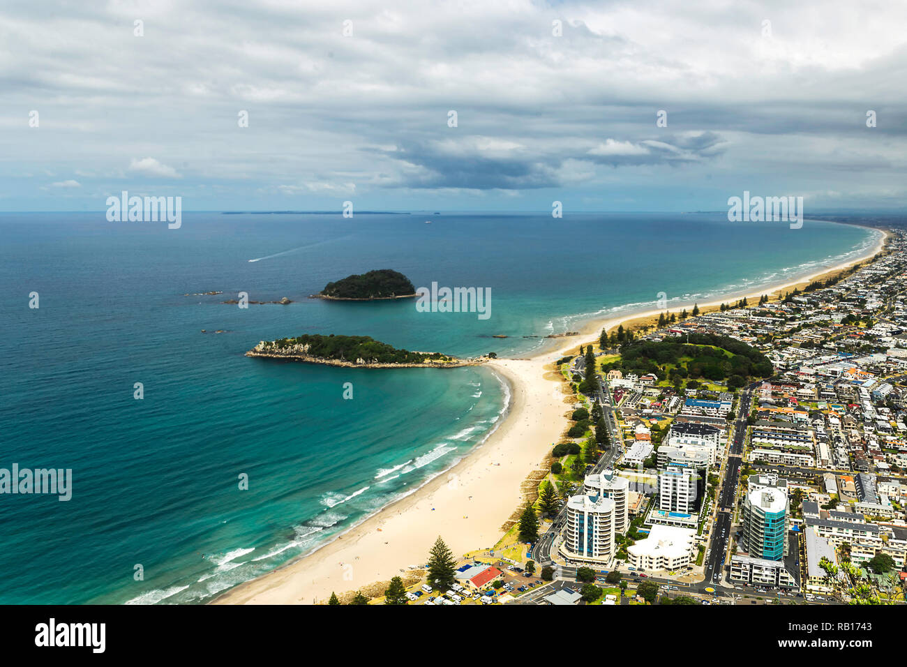 View of the beautiful beach in Mount Maunganui, New Zealand Stock Photo ...