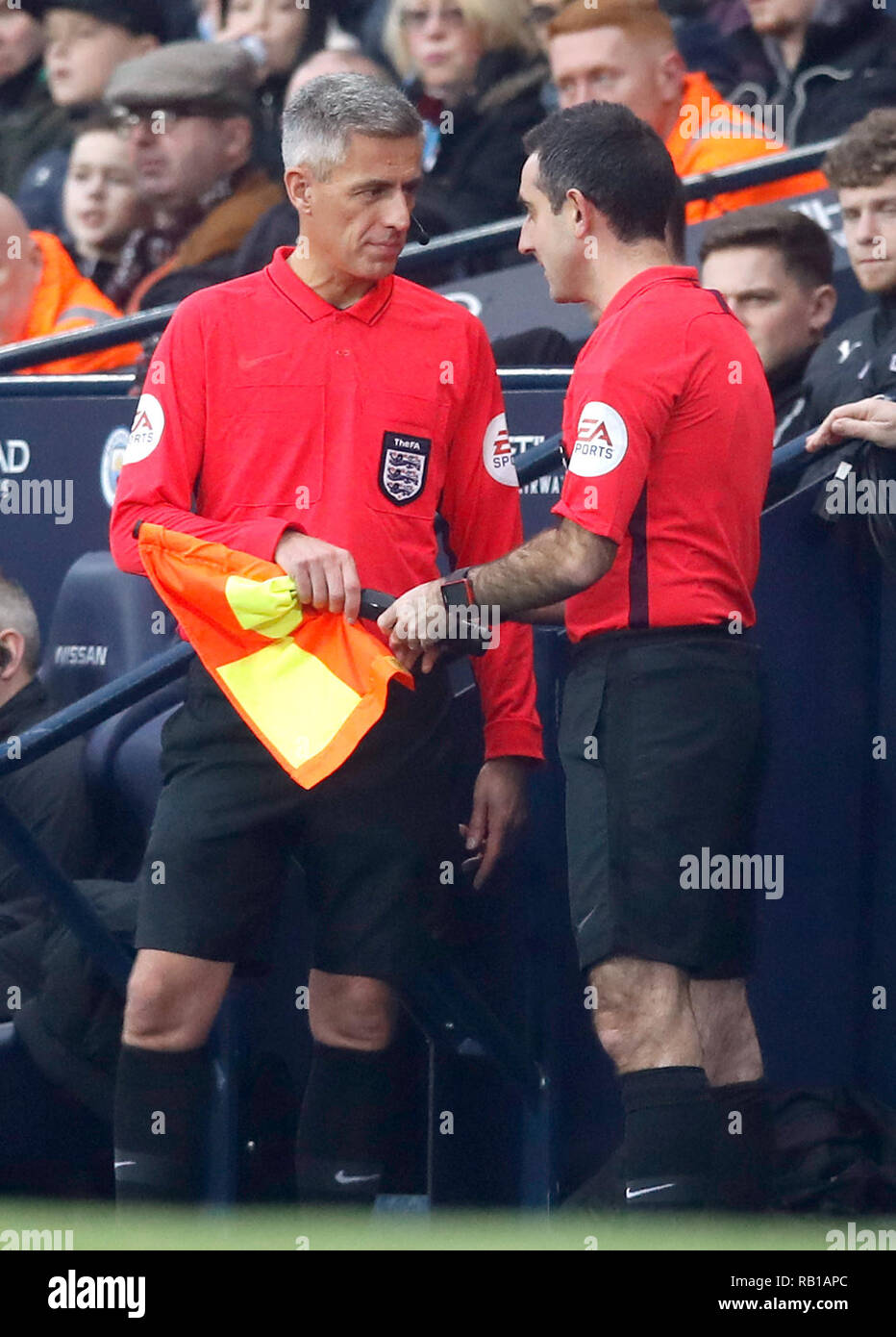 Linesman simon long left hi-res stock photography and images - Alamy