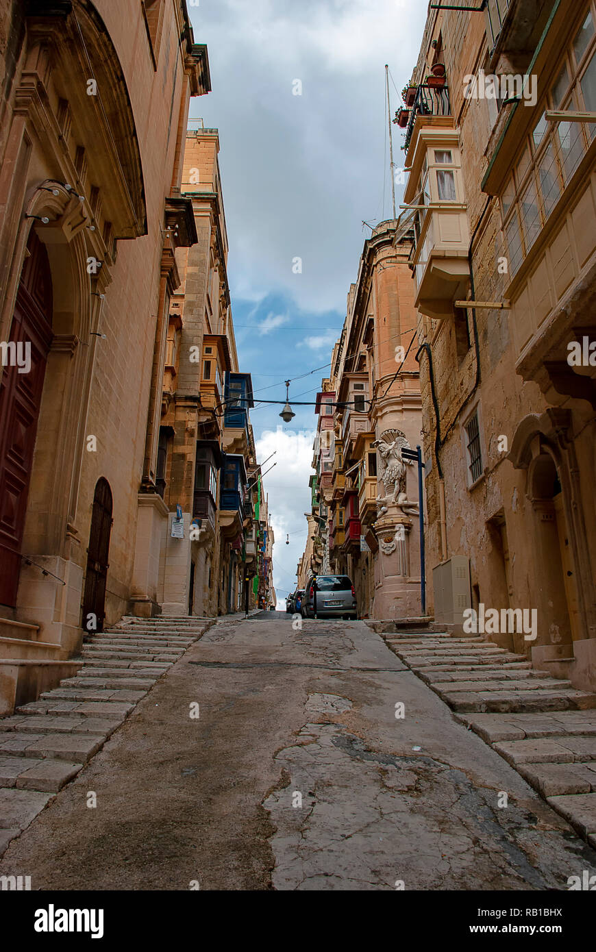 Narrow streets and buildings in Valletta, Malta Stock Photo - Alamy