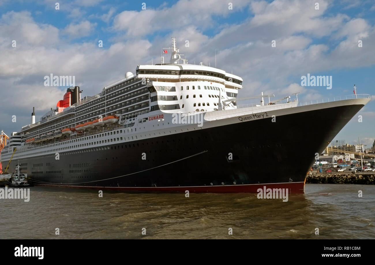 Queen Mary 11 Berthed in Brooklyn Harbour Harbor East River, New York ...