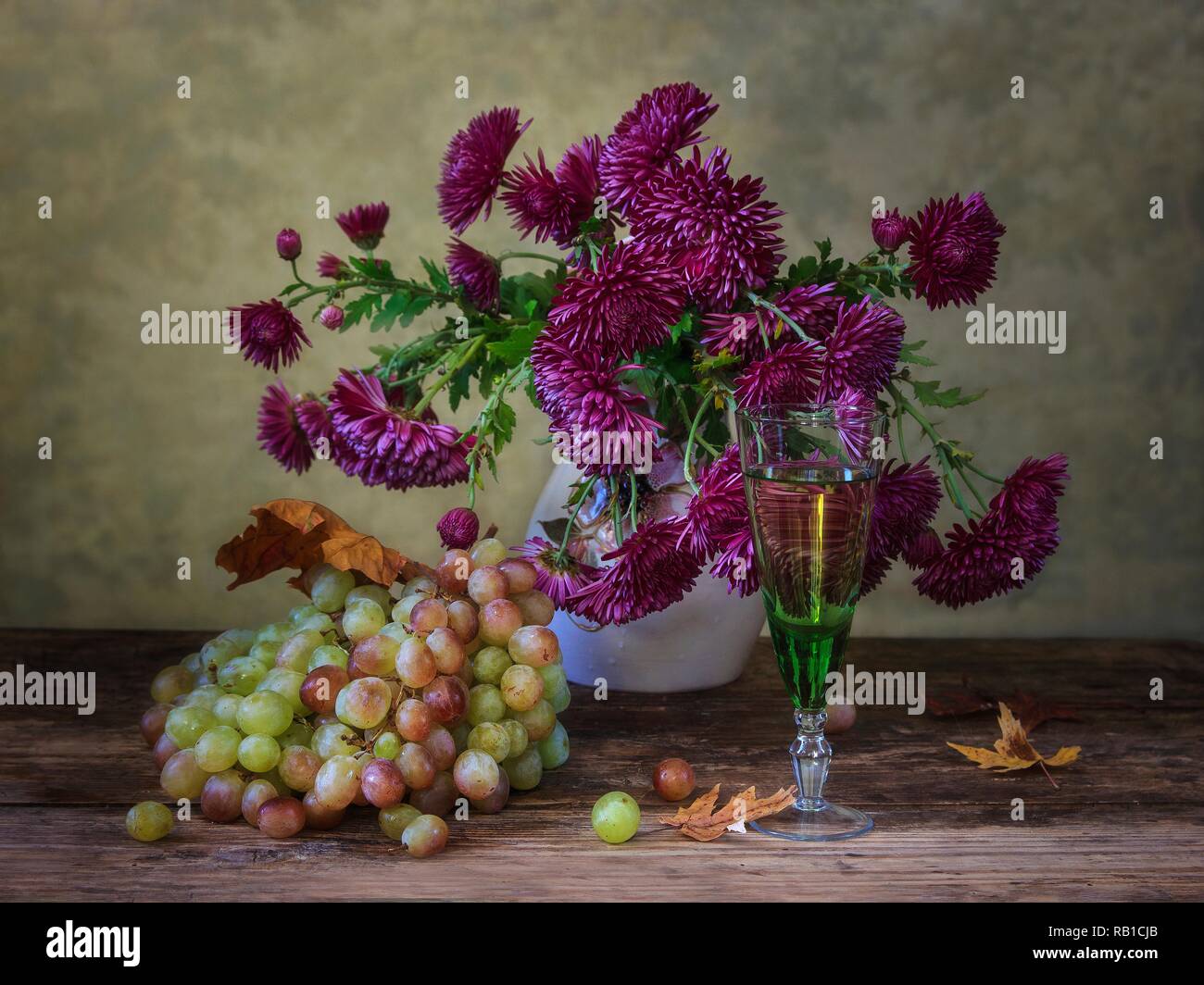 Still life with bouquet of chrysanthemum flowers Stock Photo - Alamy