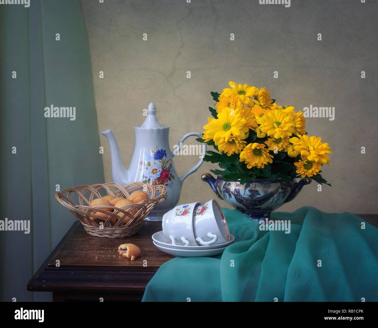 Still life with bouquet of yellow chrysanthemums Stock Photo - Alamy