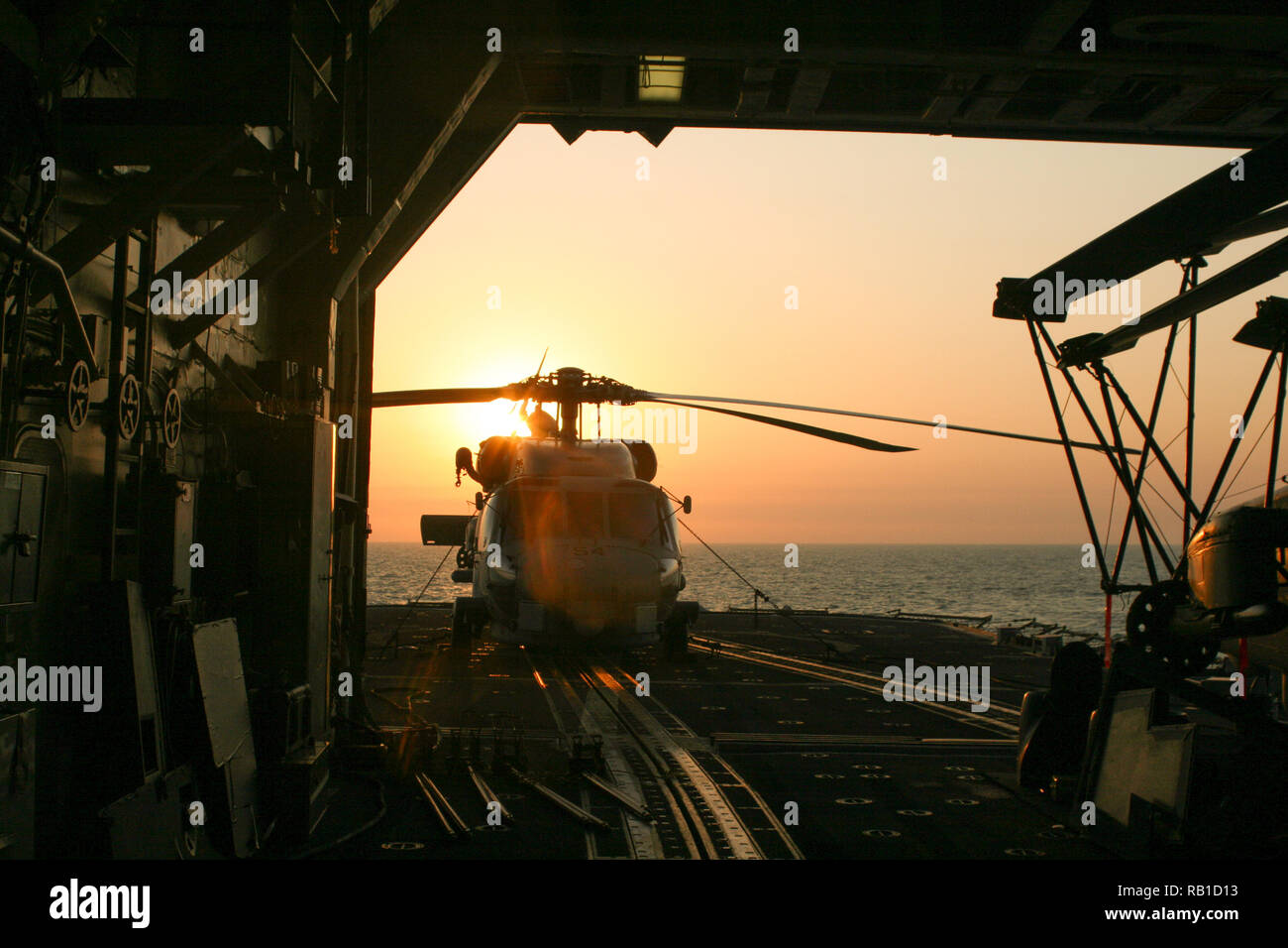 Military helicopter deployment hi-res stock photography and images - Alamy