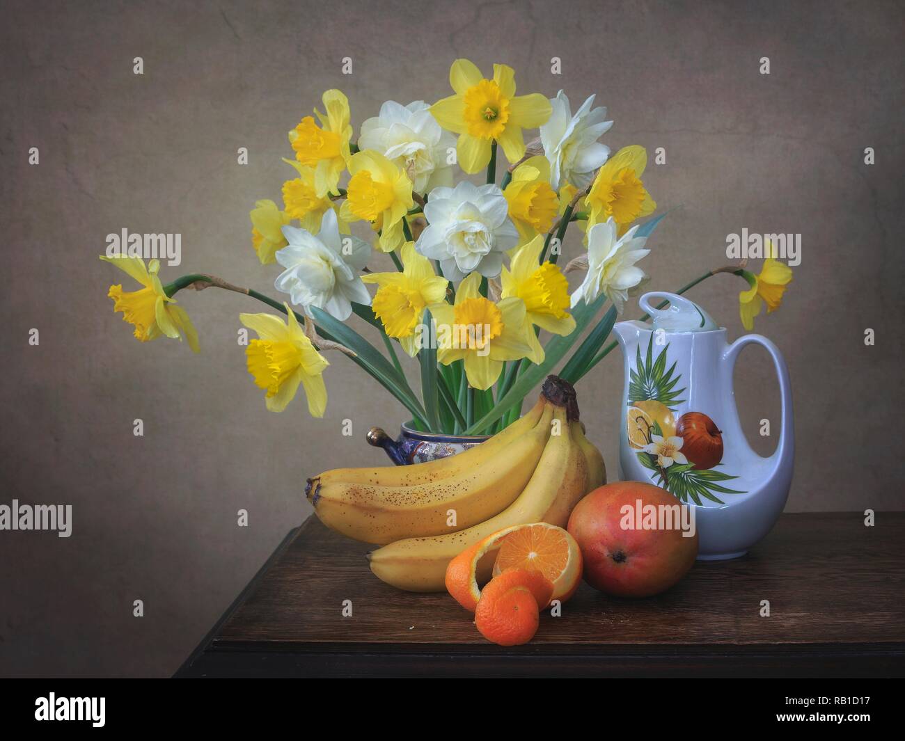 Still life with bouquet of daffodils Stock Photo - Alamy