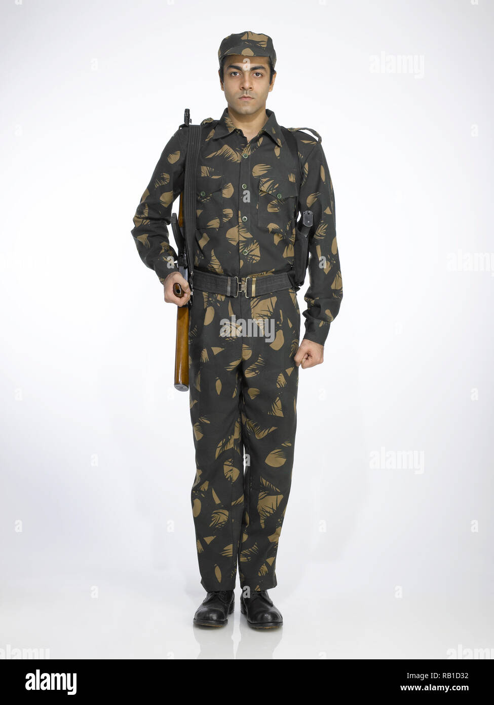 PORTRAIT OF INDIAN SOLDIER DRESSED IN UNIFORM Stock Photo - Alamy