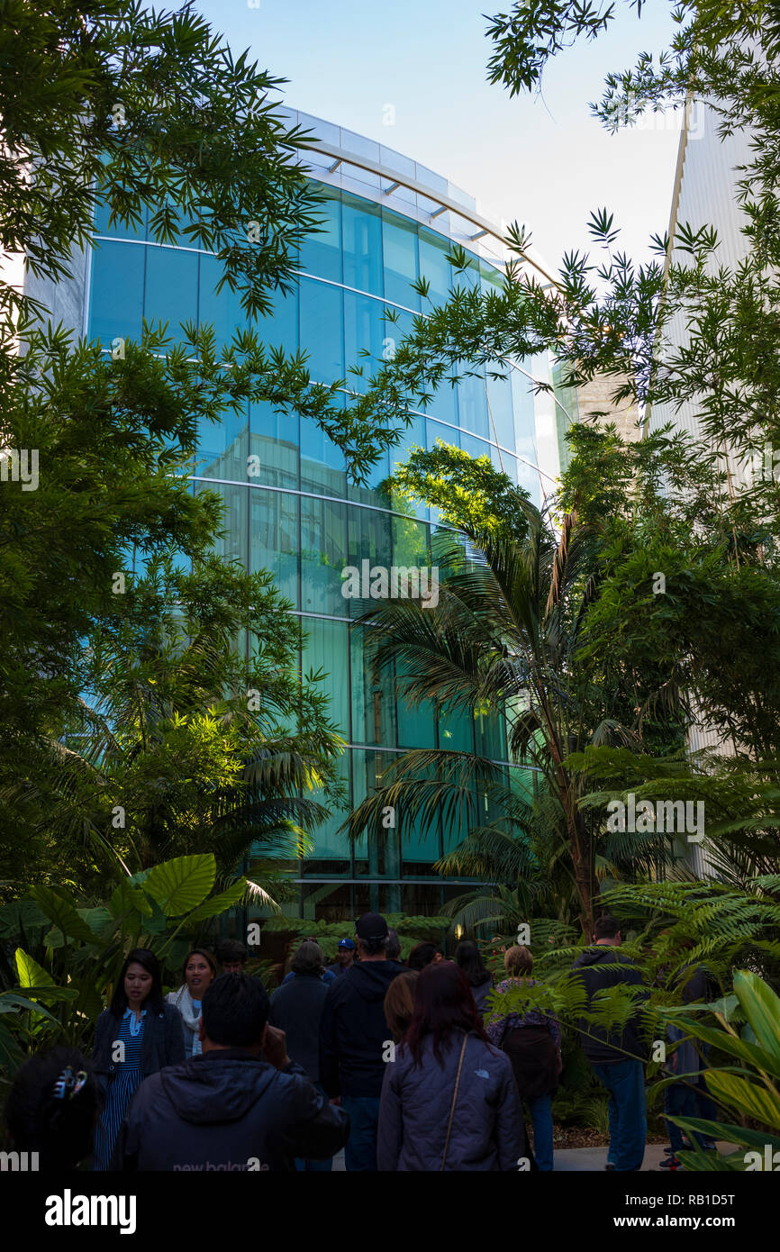 The California ScienCenter, home of NASA’s Space Shuttle Endeavour in ...