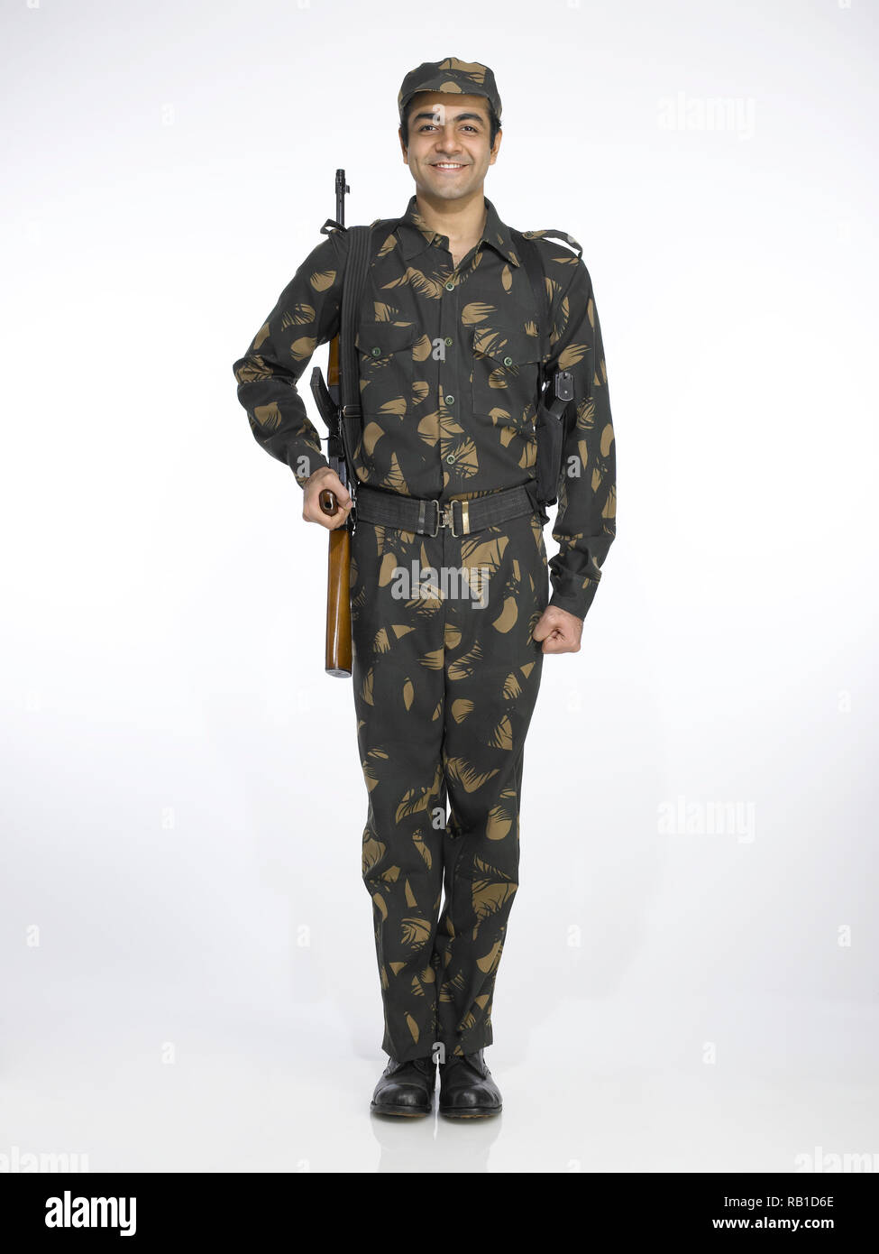 PORTRAIT OF INDIAN SOLDIER DRESSED IN UNIFORM Stock Photo - Alamy