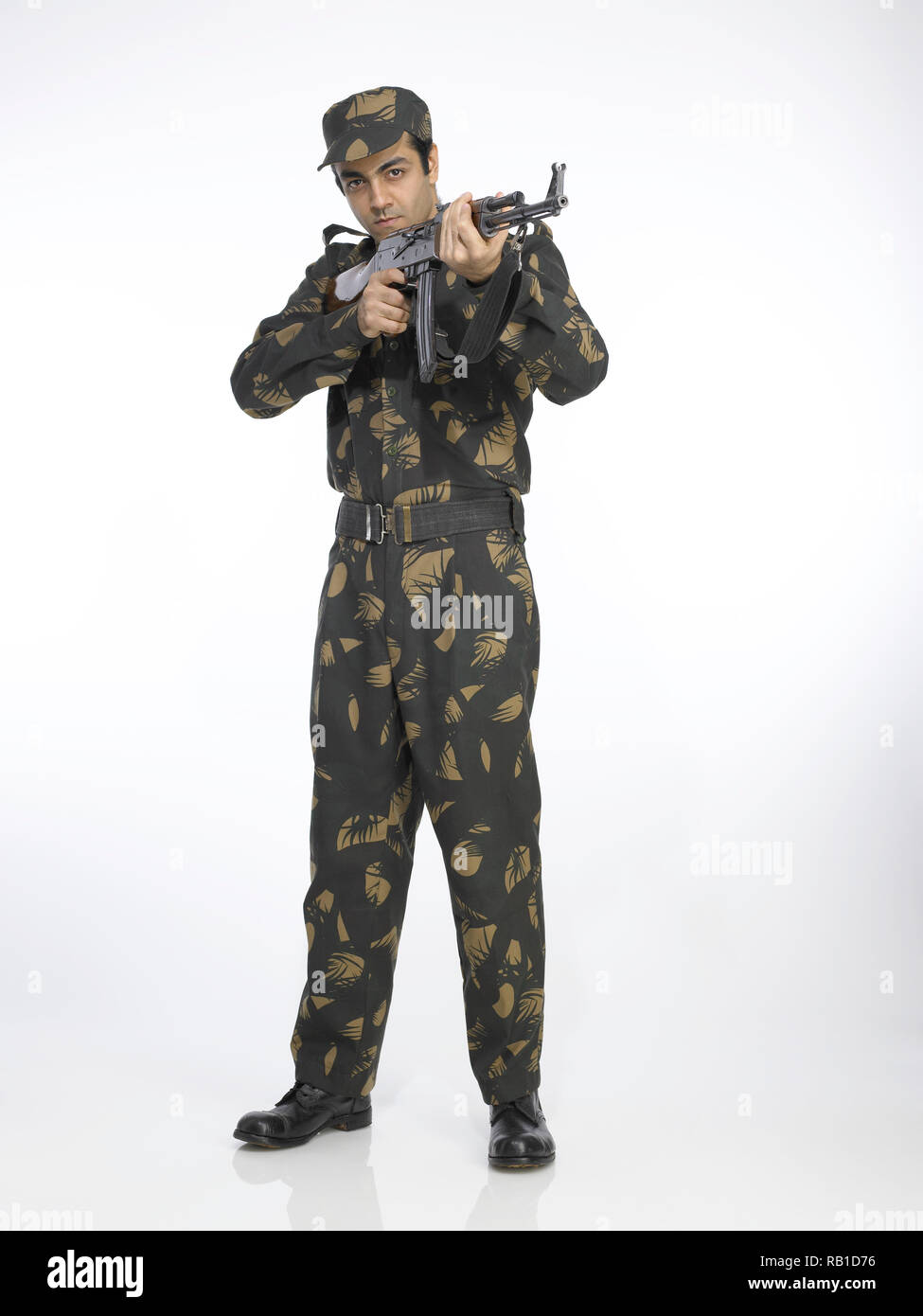 PORTRAIT OF INDIAN SOLDIER DRESSED IN UNIFORM Stock Photo - Alamy