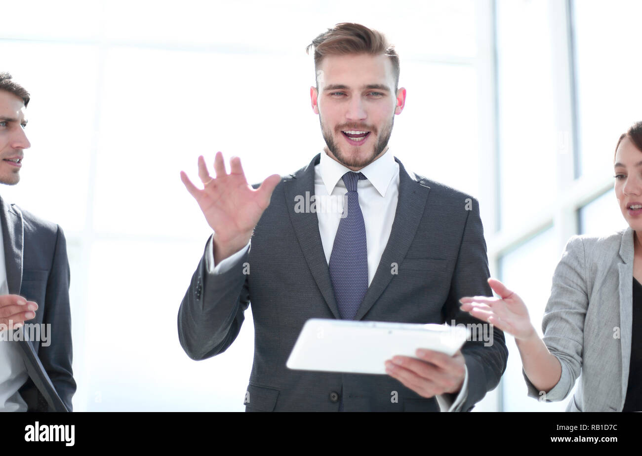 employee explaining to his colleagues the new ideas Stock Photo - Alamy