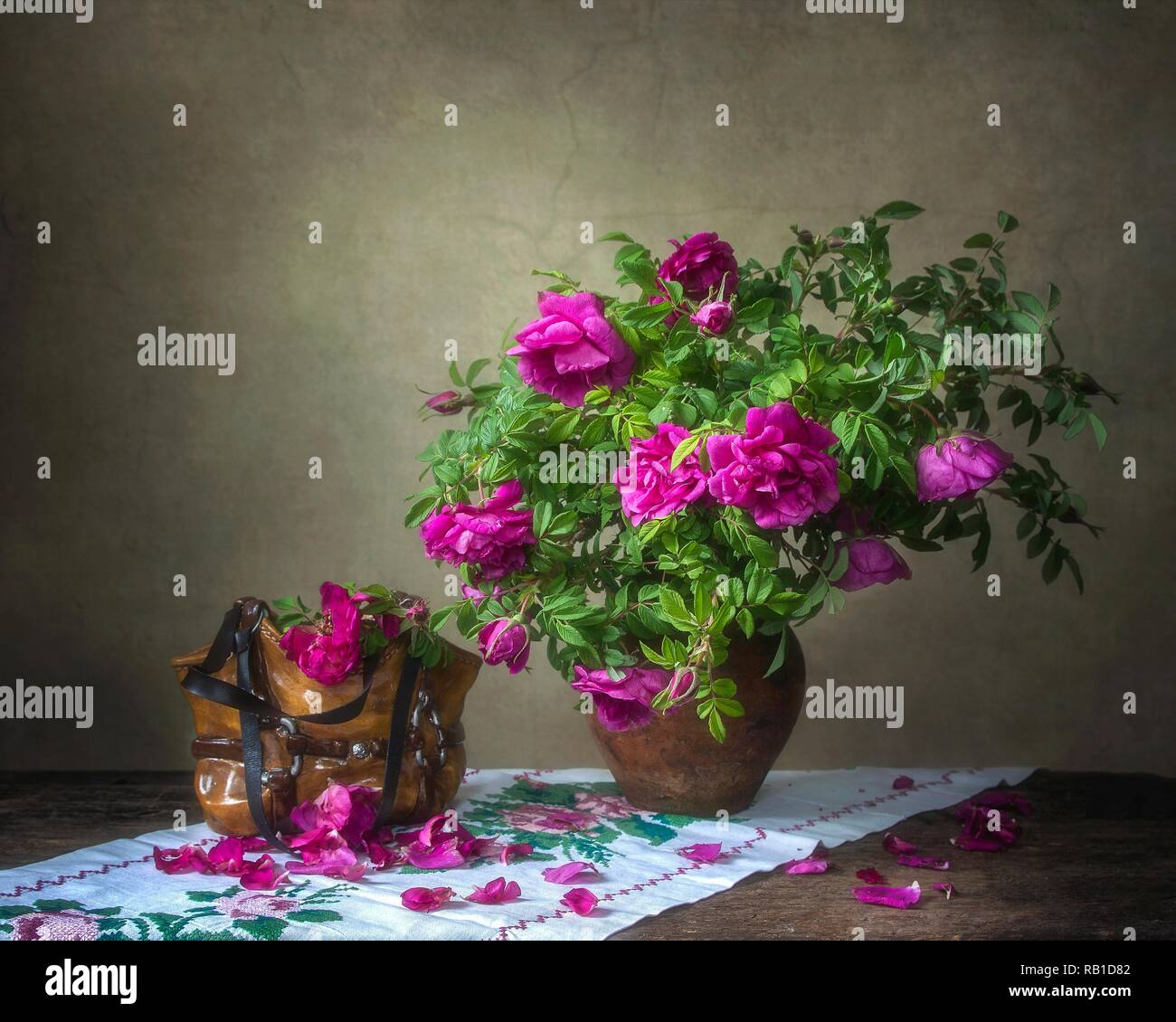Magenta roses hi-res stock photography and images - Alamy