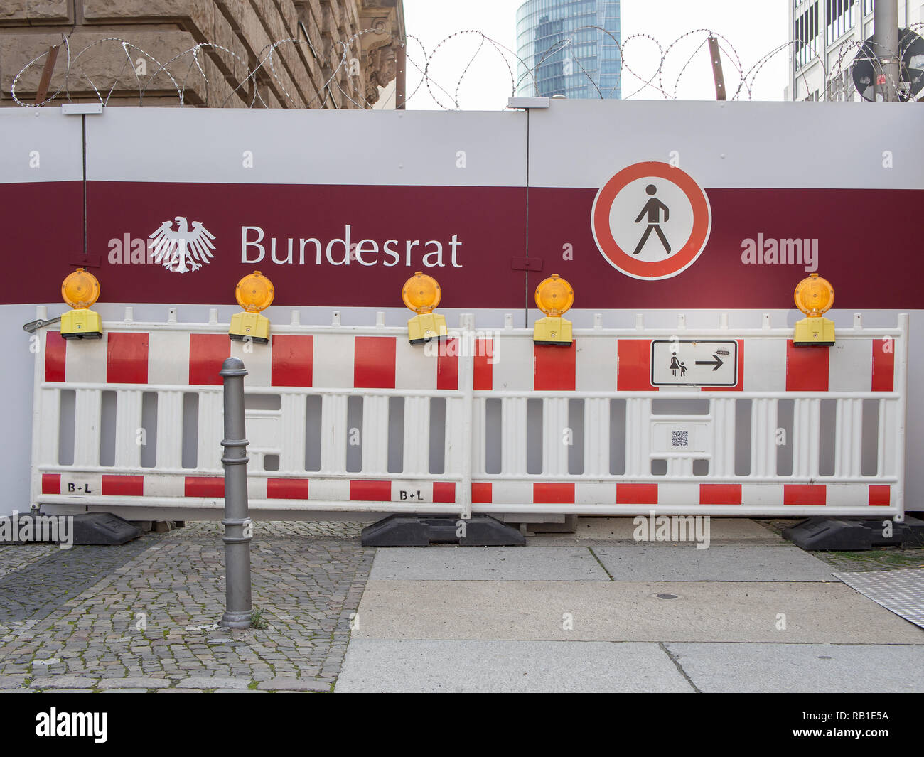 Block blockade hi-res stock photography and images - Alamy