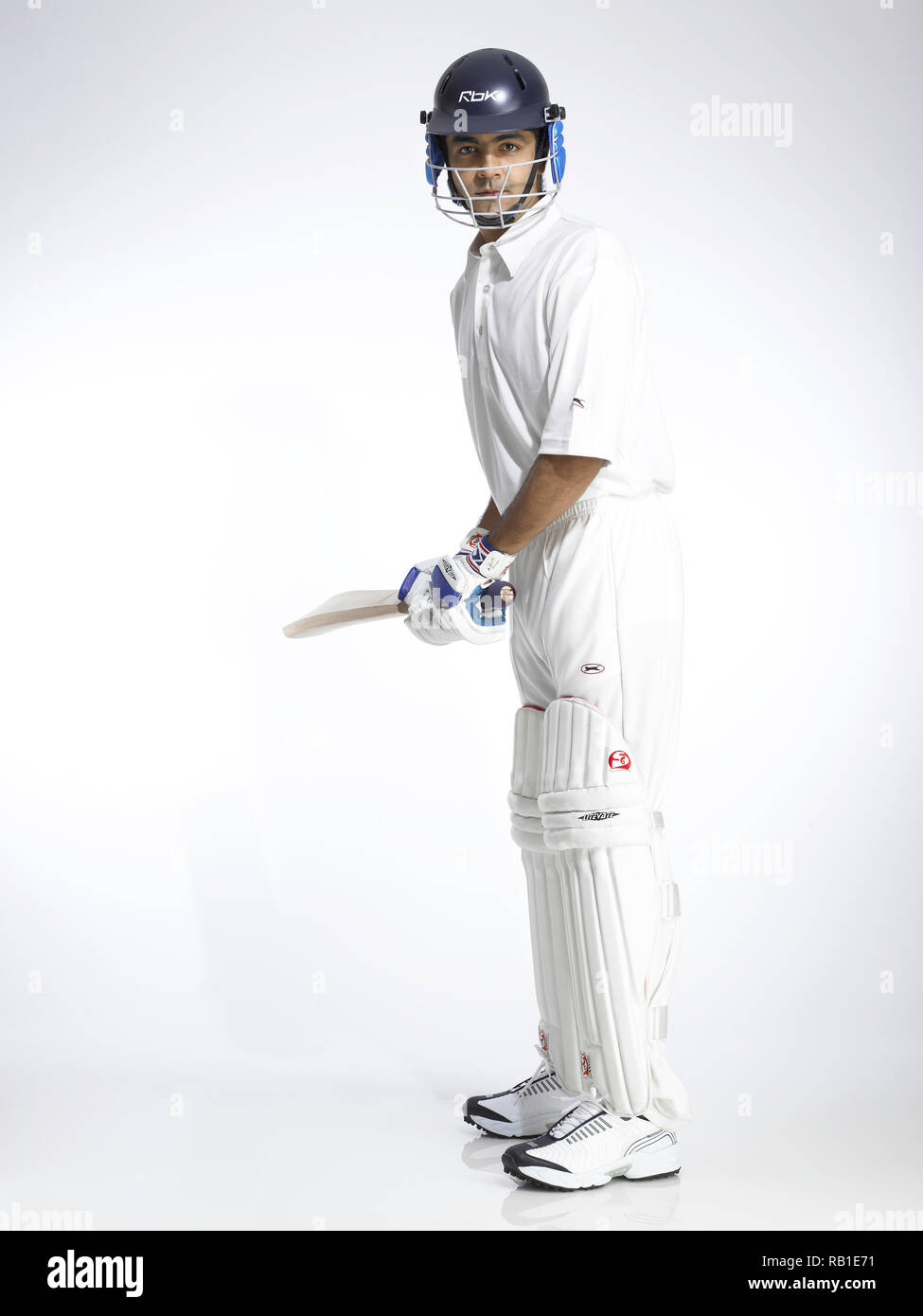 Man in cricket gear hi-res stock photography and images - Alamy
