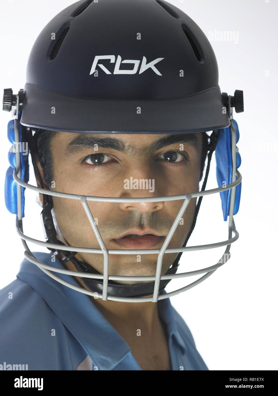 PORTRAIT OF MAN IN CRICKET GEAR Stock Photo - Alamy