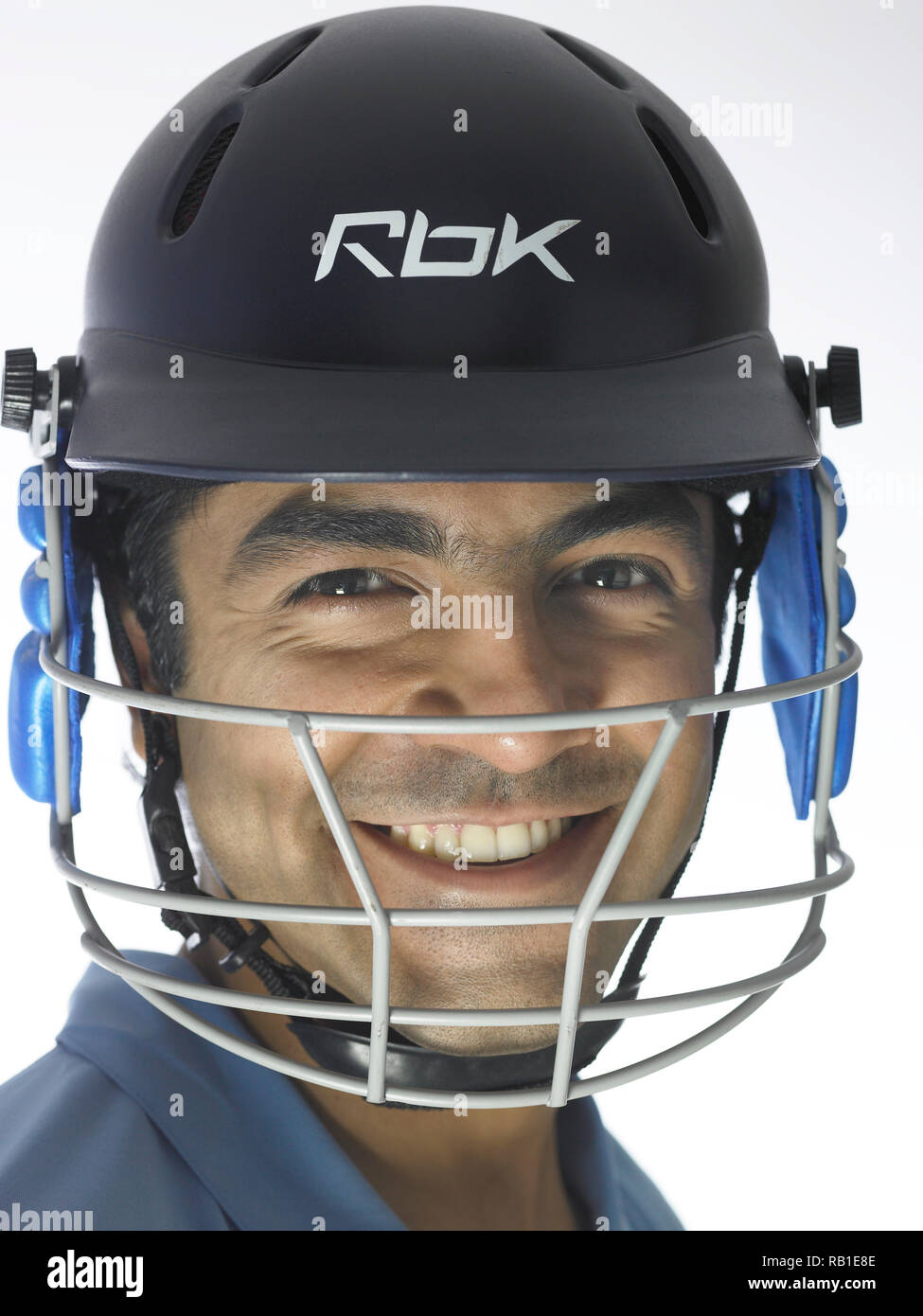 Man in cricket gear hi-res stock photography and images - Alamy
