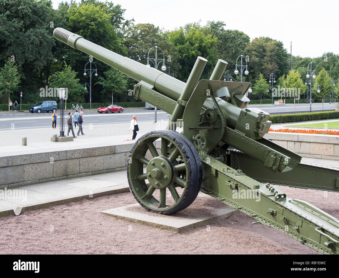 BERLIN, GERMANY - SEPTEMBER 11, 2017: Red Army ML-20 152mm Gun-Howitzer ...