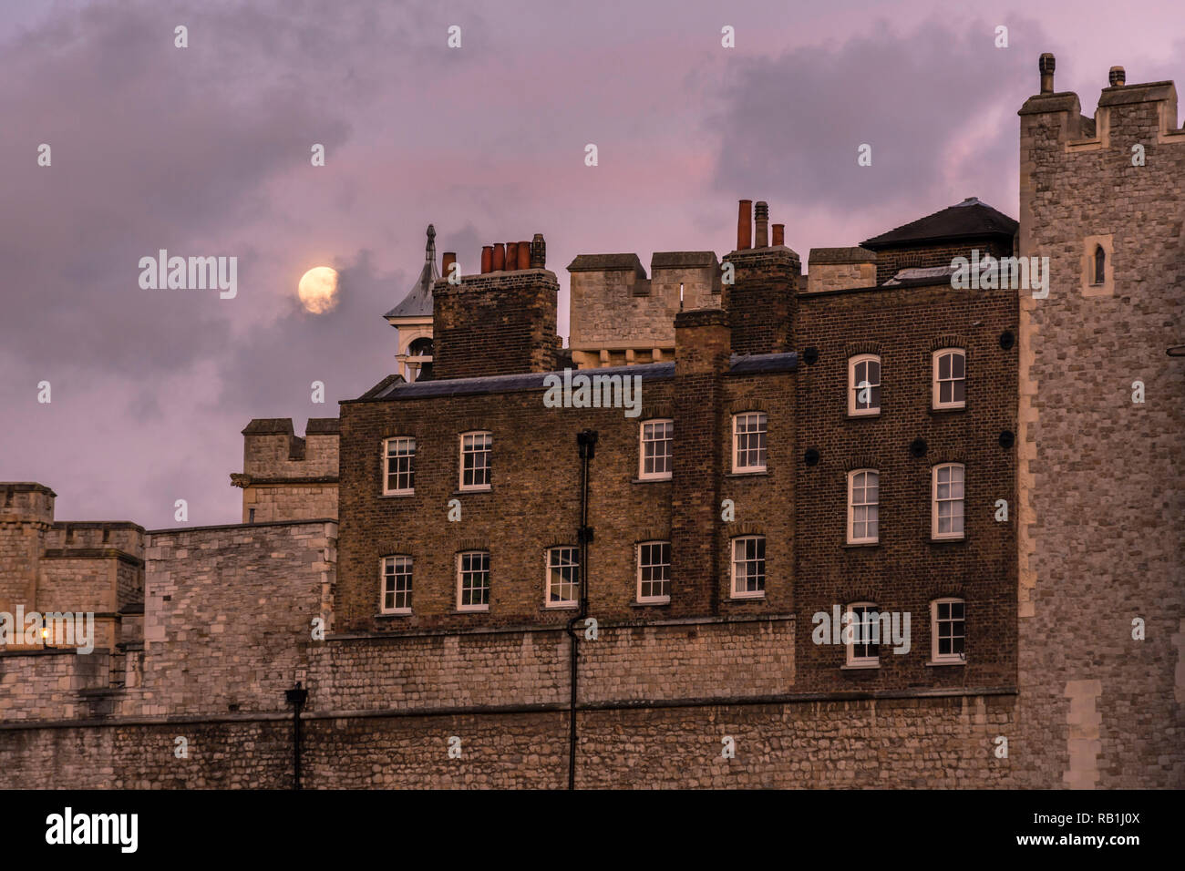 Full Moon Uk Town High Resolution Stock Photography and Images - Alamy