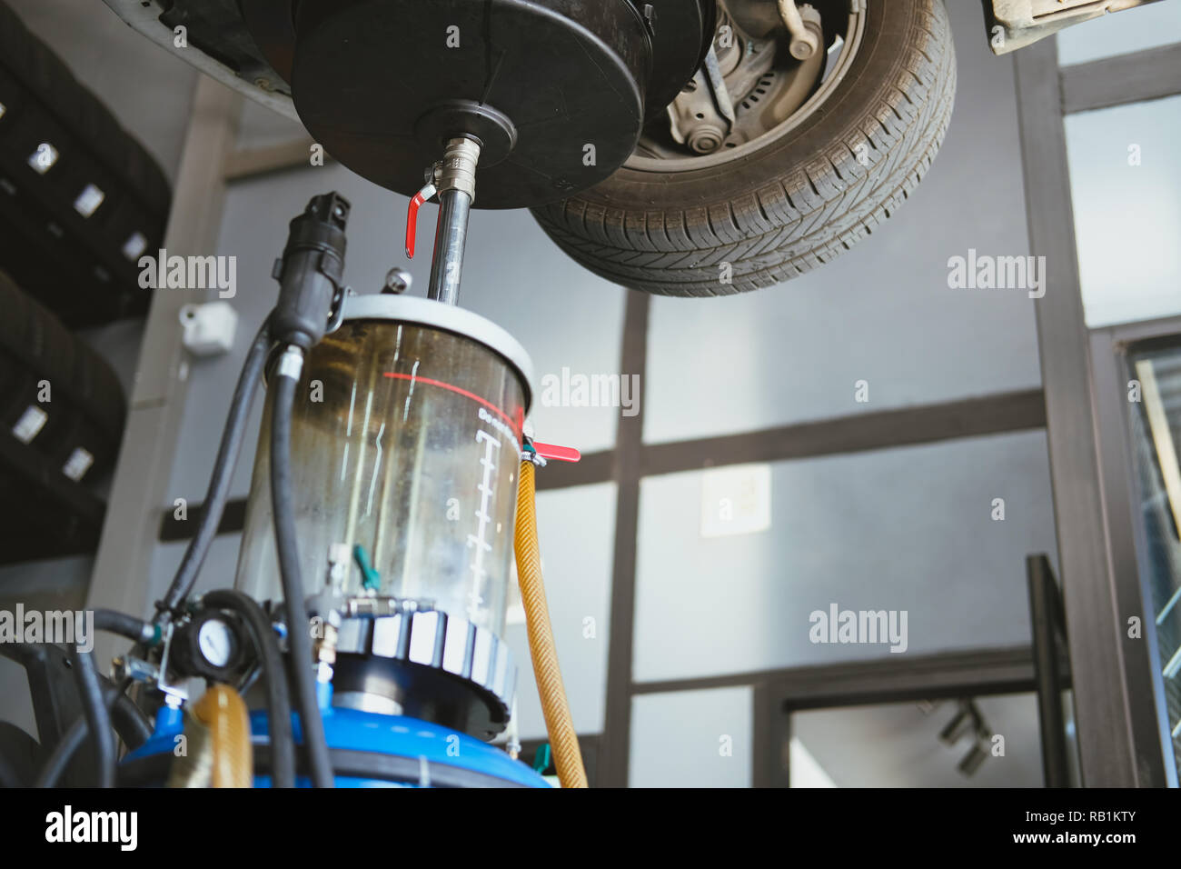 vehicle lift up by hydraulic for motor oil change and transmission ...