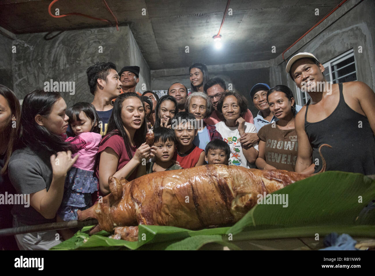 Filipino family eat hi-res stock photography and images - Alamy