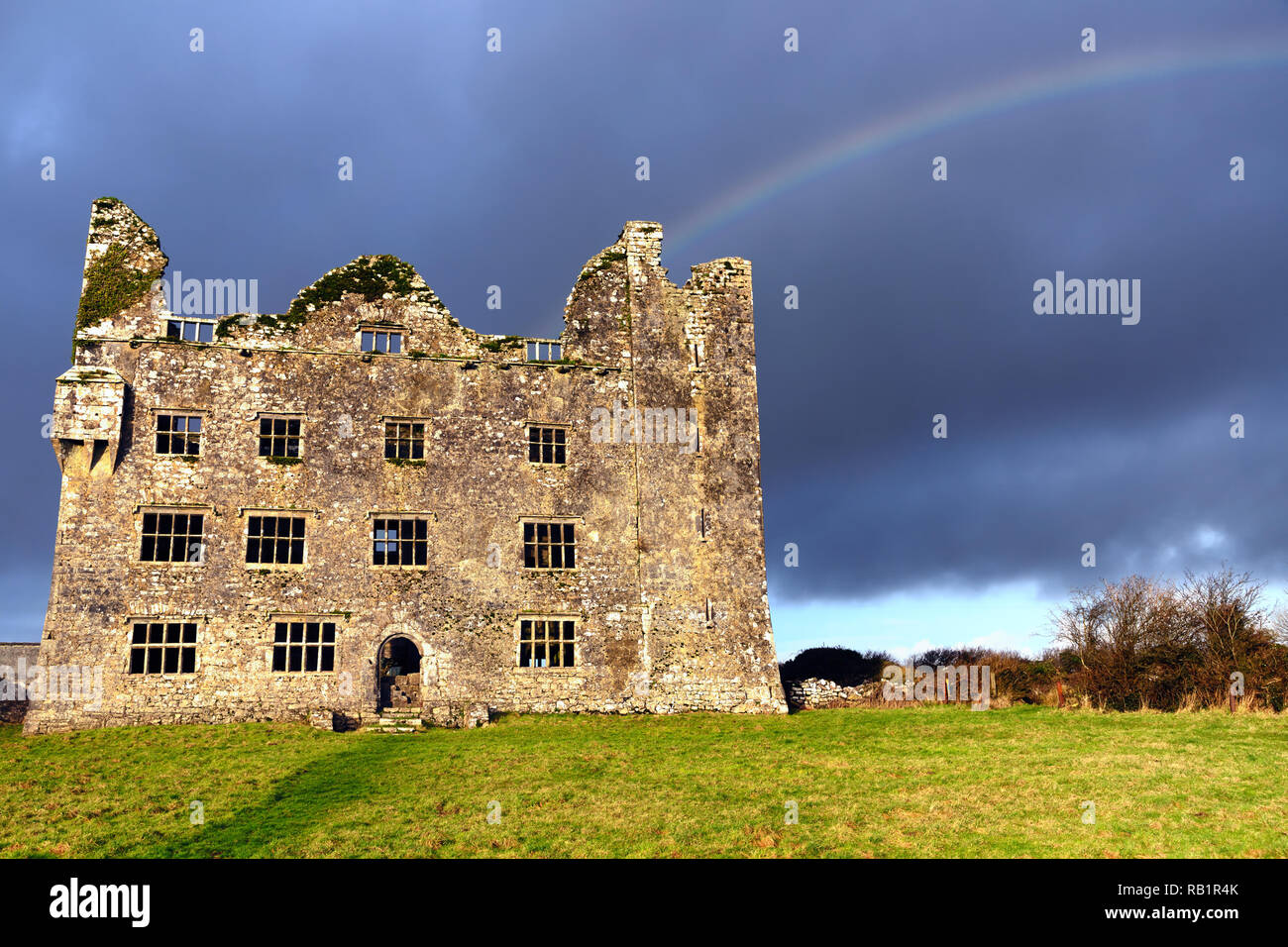 Leamaneh castle burren hi-res stock photography and images - Alamy