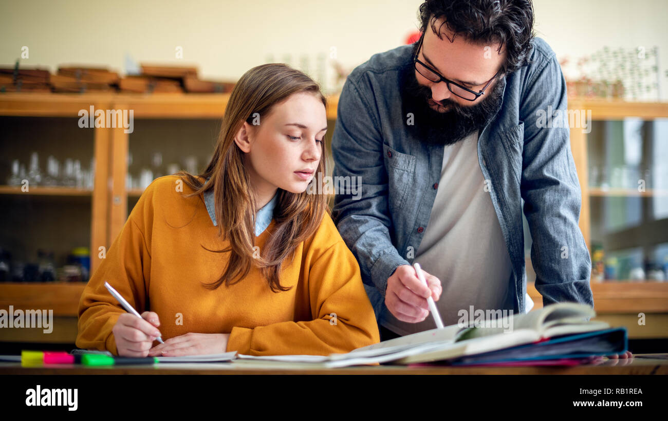 Hispanic teacher student classroom hi-res stock photography and images ...