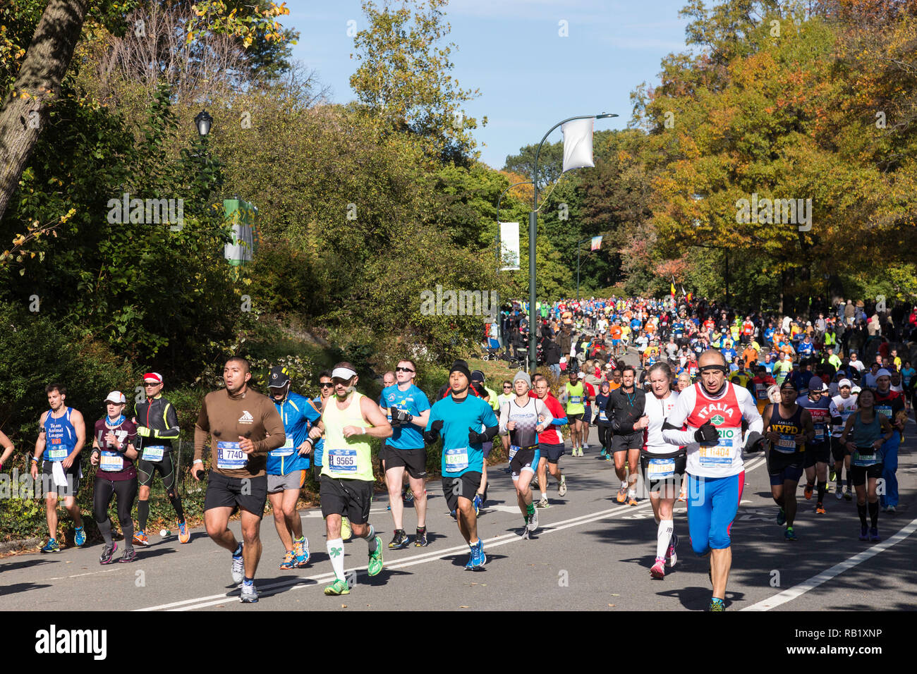 5 athletes running hi-res stock photography and images - Alamy