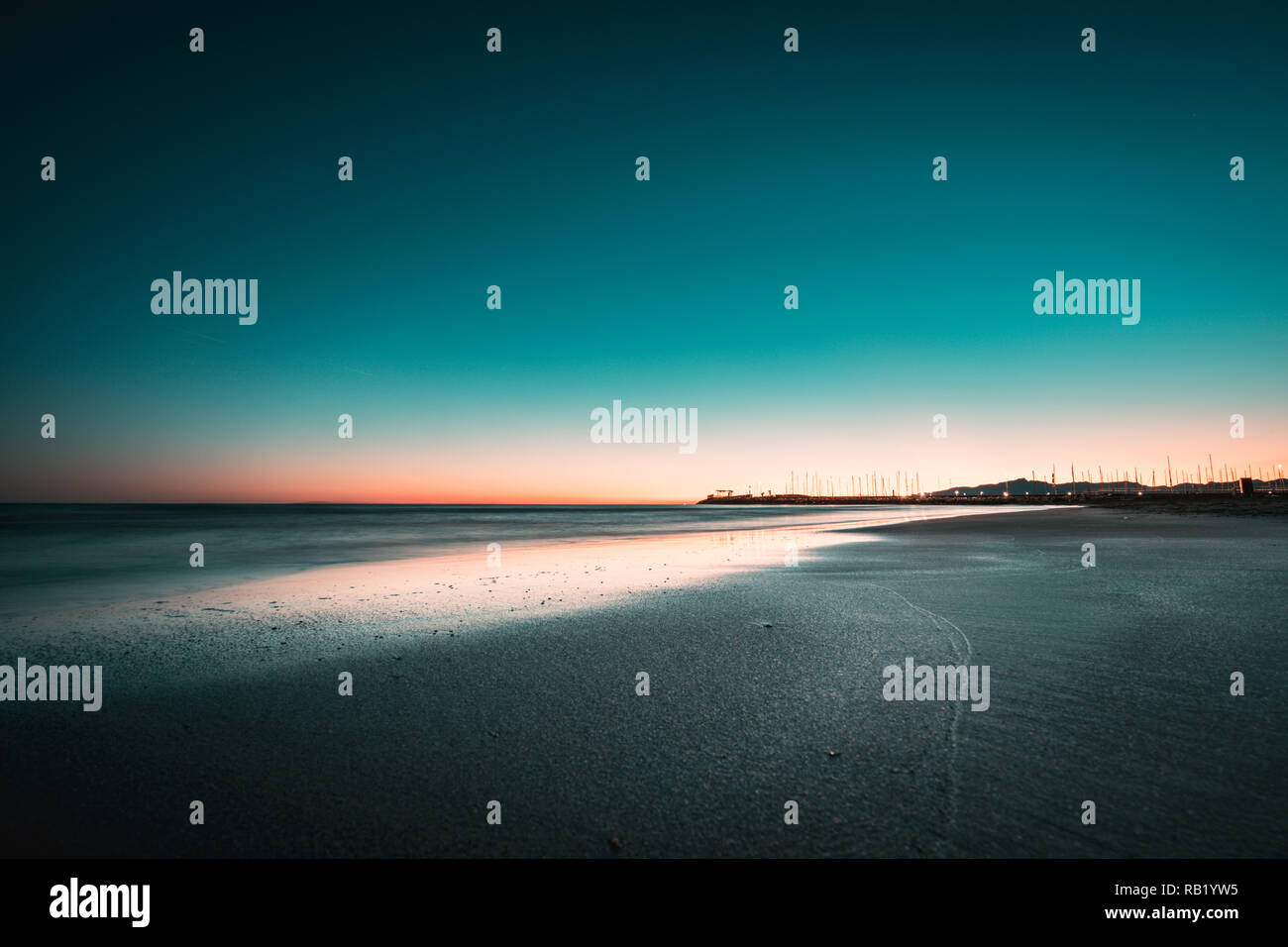 Teal beach hi-res stock photography and images - Alamy