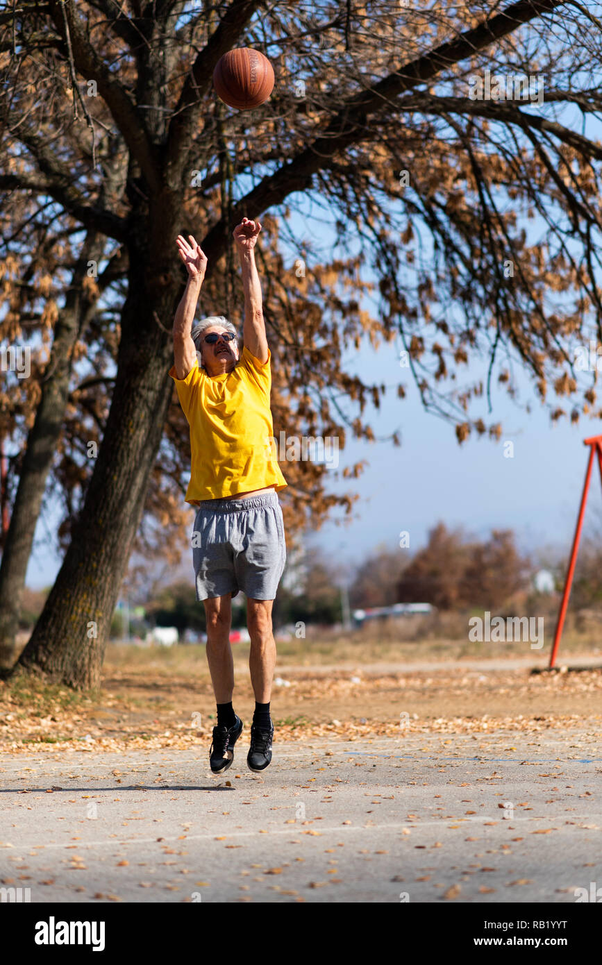 Old man playing sport hi-res stock photography and images - Alamy