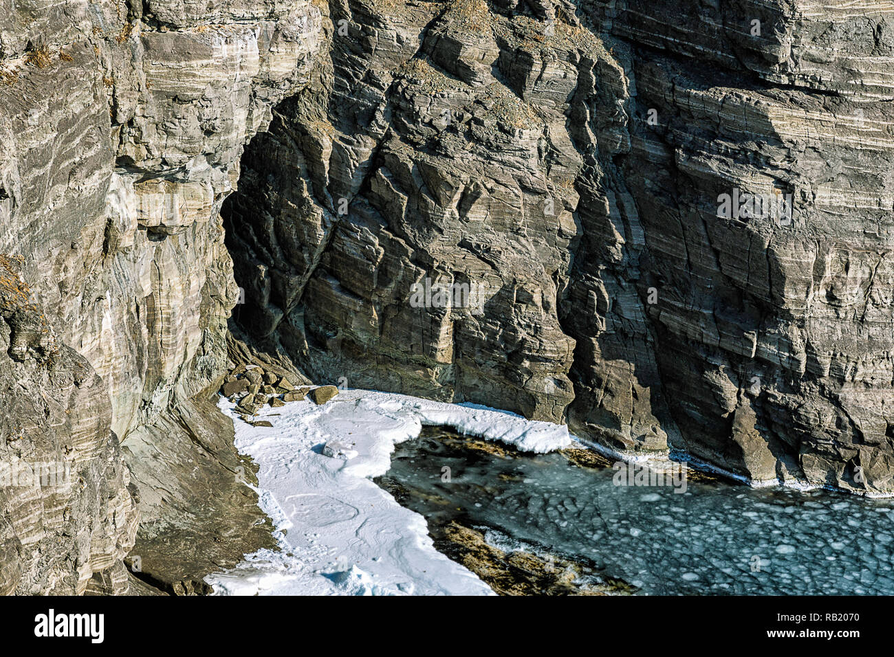 Small cave hi-res stock photography and images - Alamy