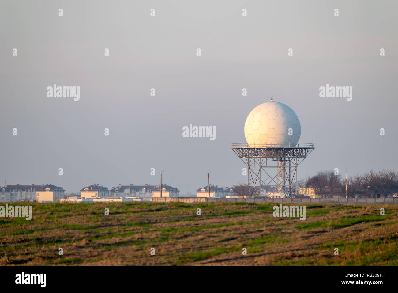 Air traffic control radar antenna hi-res stock photography and images ...