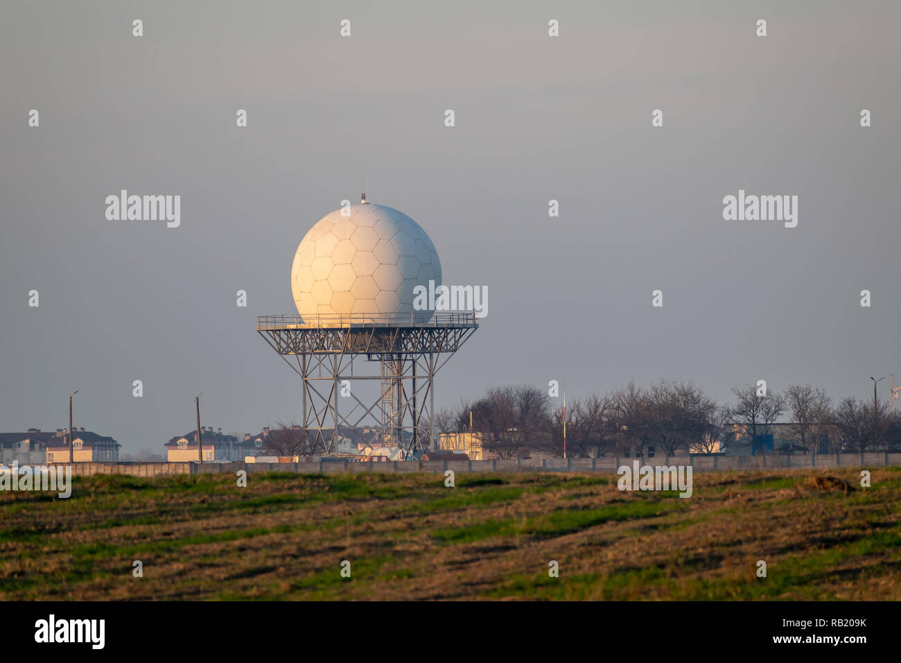 Air traffic control radar antenna hi-res stock photography and images ...