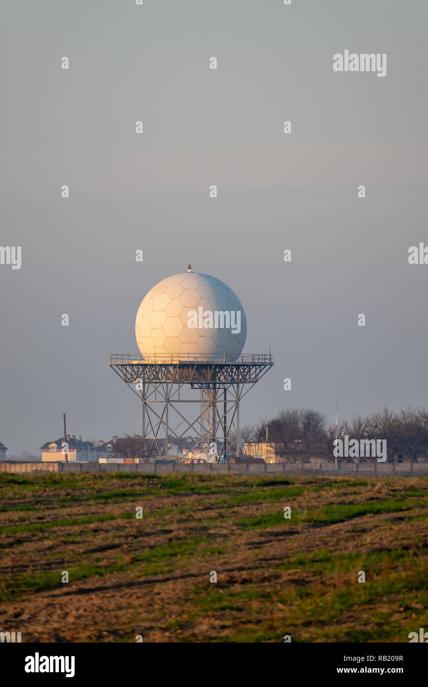 Air traffic control radar antenna hi-res stock photography and images ...