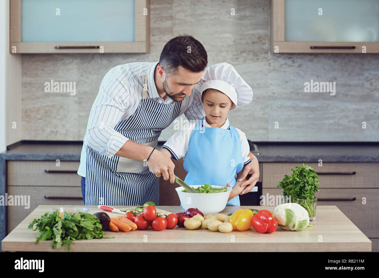 Father and children cooking dinner hi-res stock photography and images ...