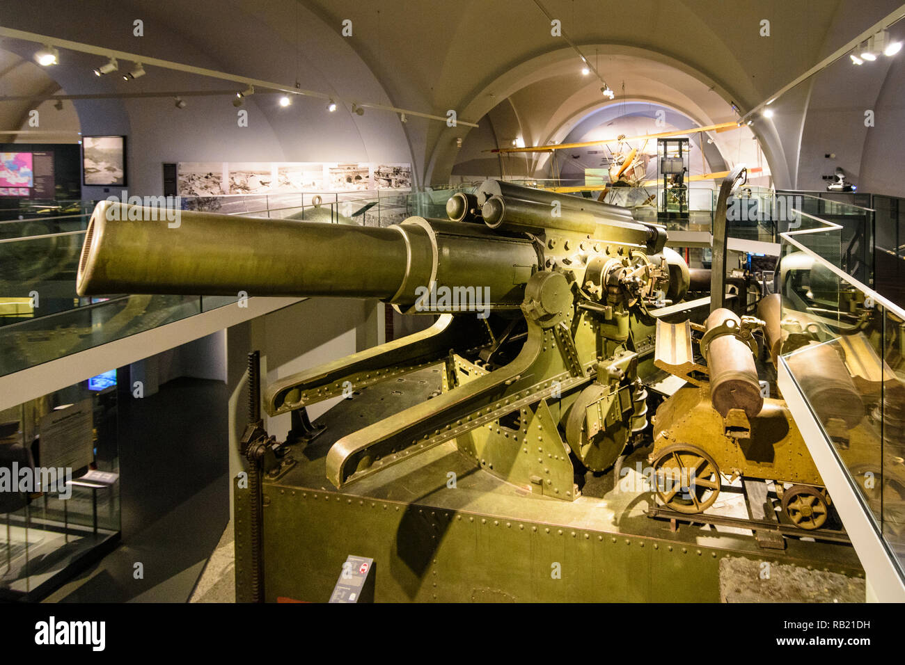 Austrian M 1916 38 cm siege-howitzer in Museum of Military History ...