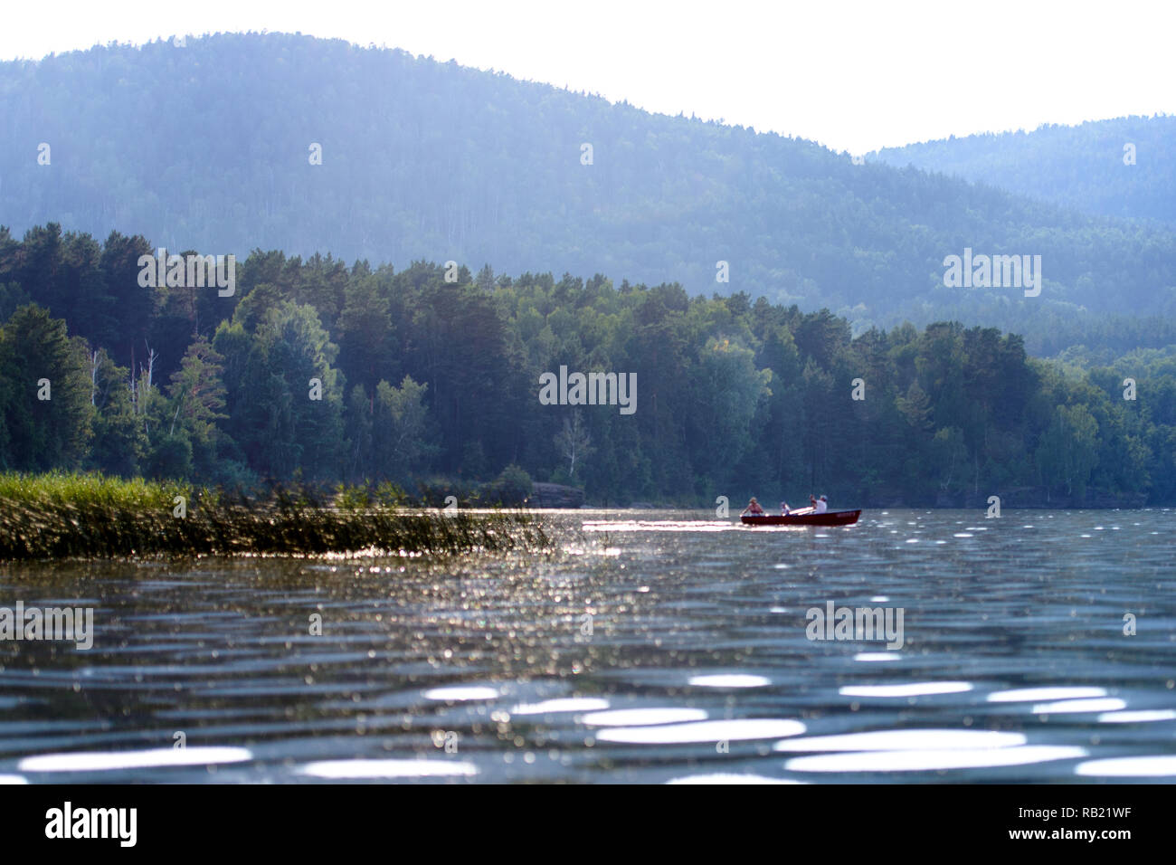 Beautiful lake backdrop hi-res stock photography and images - Alamy