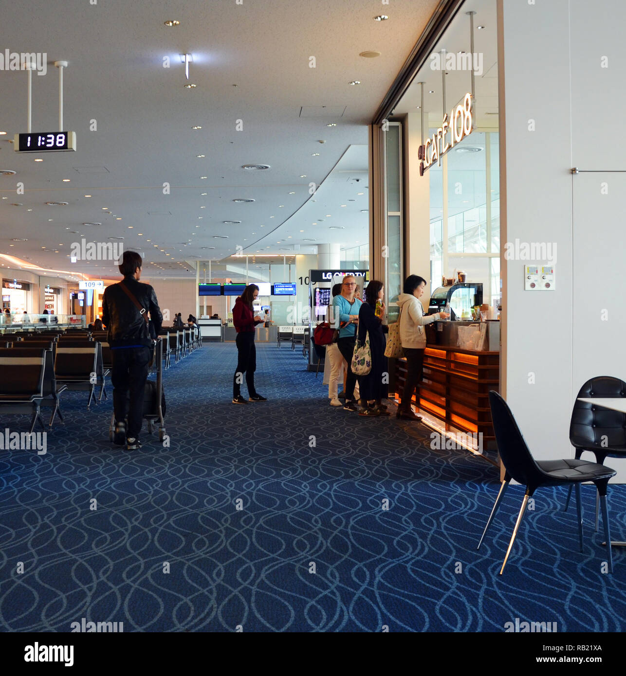 Haneda airport terminal 2 hi-res stock photography and images - Alamy