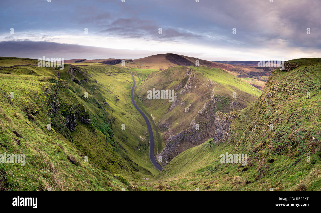 A view of Mam Tor from the top of Winnats Pass Stock Photo - Alamy