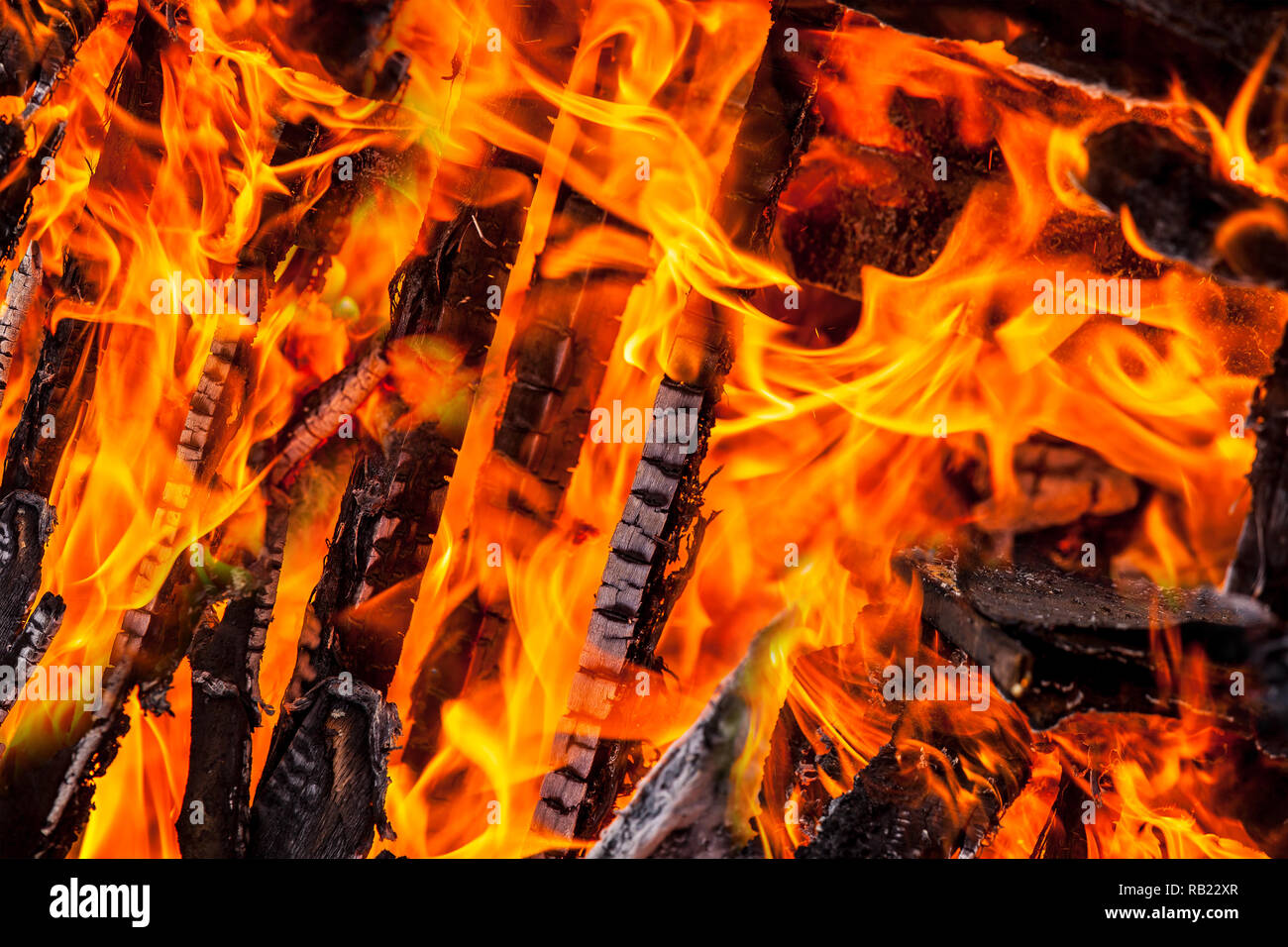 Burning fire wood and ember Stock Photo - Alamy