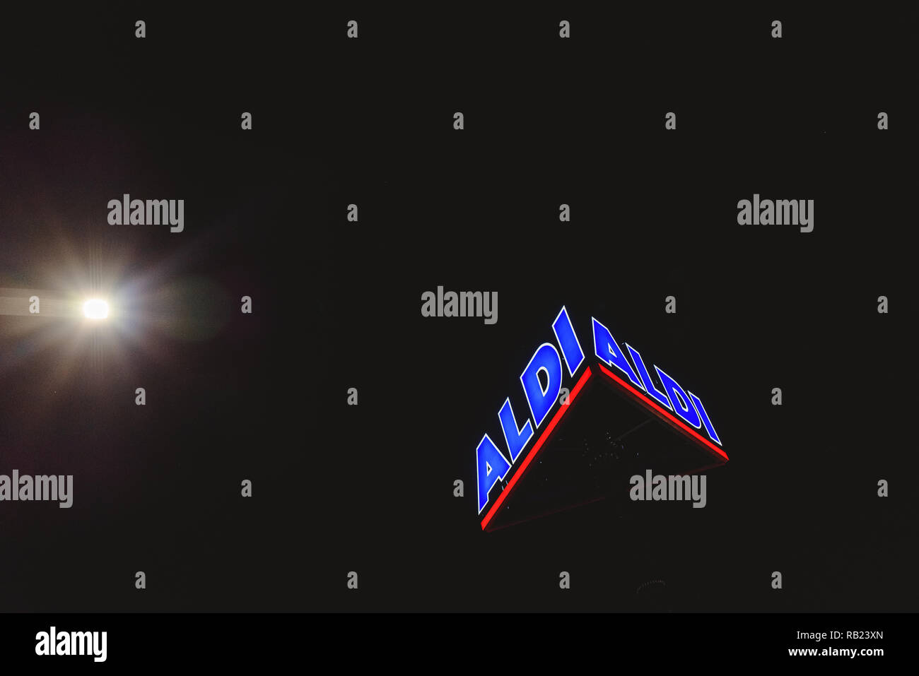 Aldi supermarket night hi-res stock photography and images - Alamy