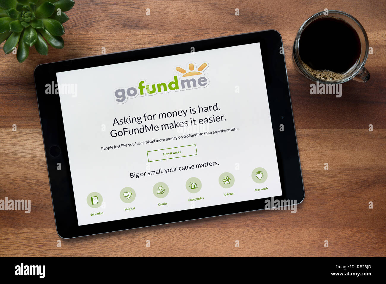 Gofundme logo hi-res stock photography and images - Alamy