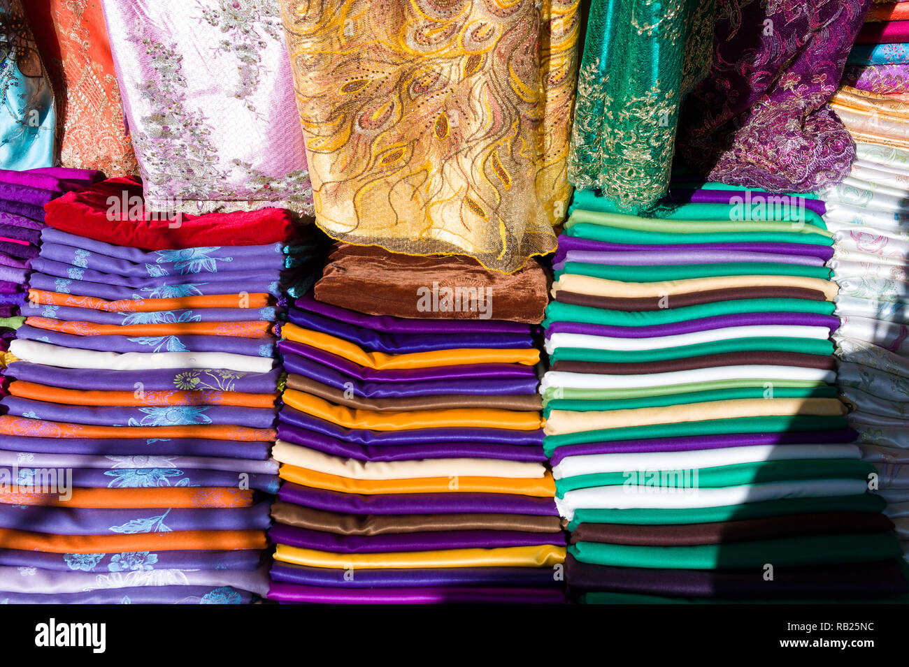 Fabric bazaar hi-res stock photography and images - Alamy
