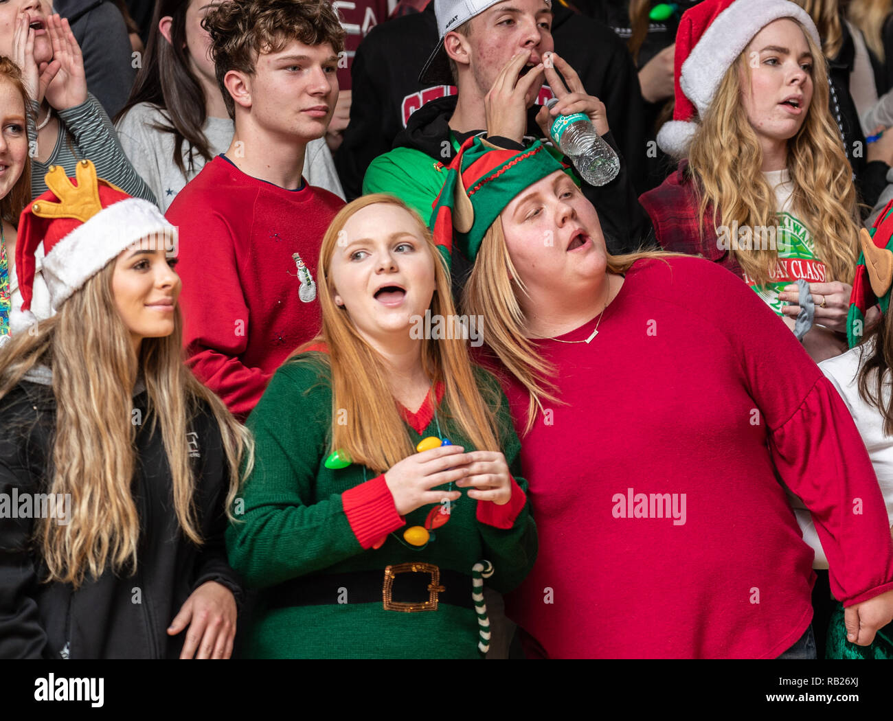 Girls cheering hi-res stock photography and images - Alamy