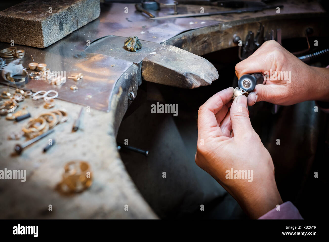 Ring repair hi-res stock photography and images - Alamy