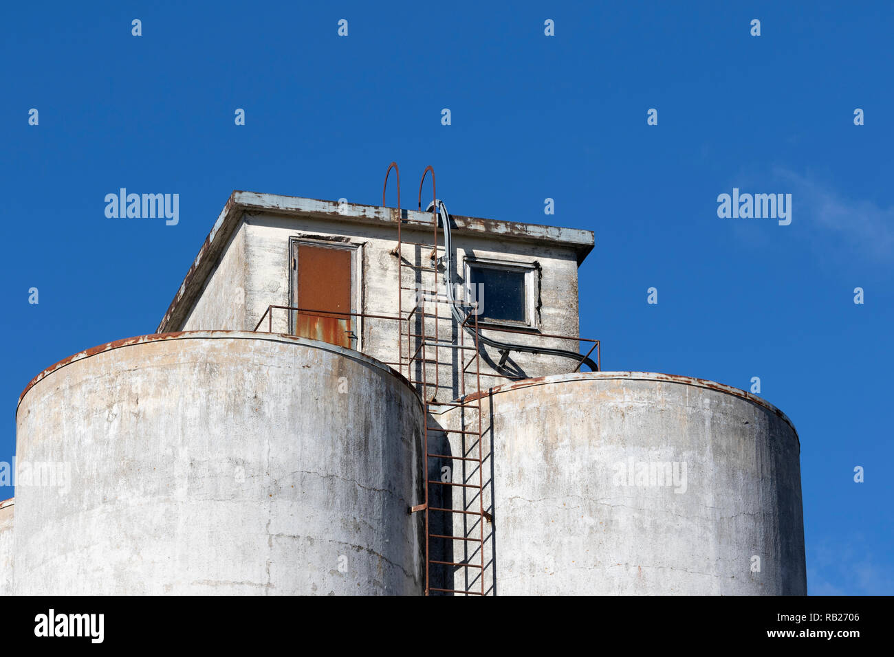 Concrete silo hi-res stock photography and images - Alamy