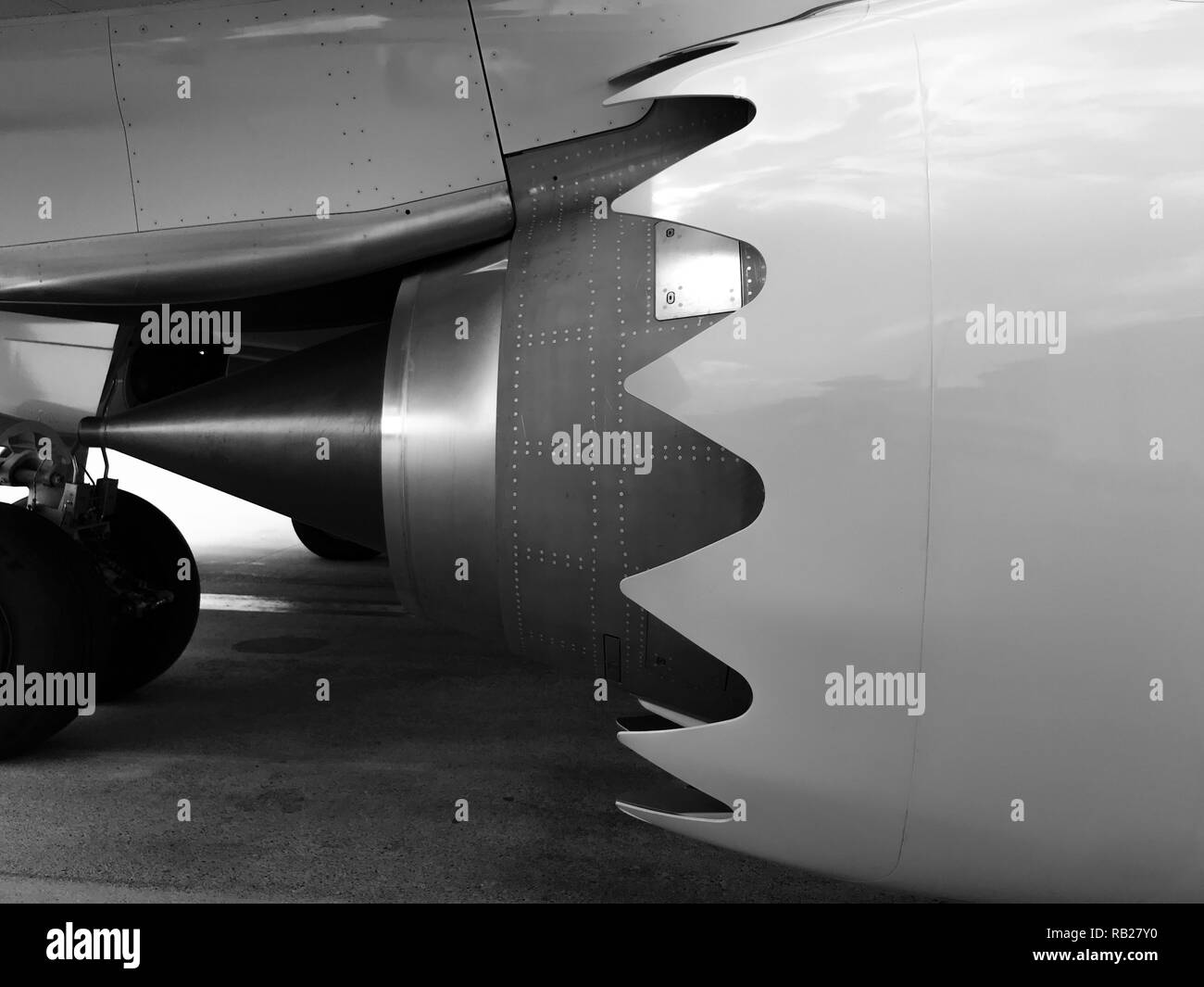 Black and white side view of an aircraft engine Stock Photo - Alamy