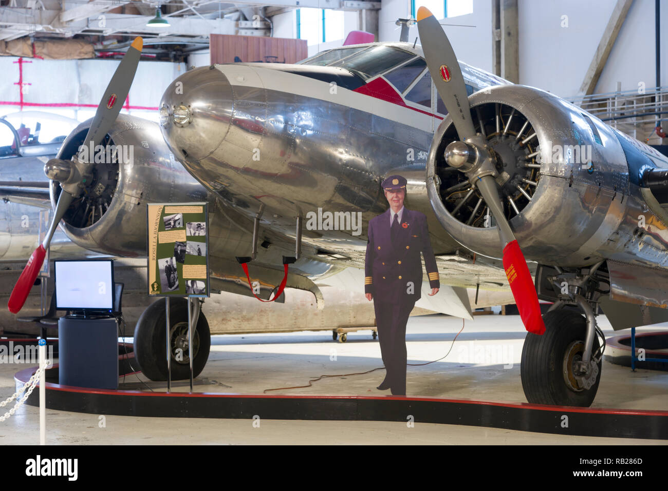 1948 beech 18 c 45 expeditor hi-res stock photography and images - Alamy