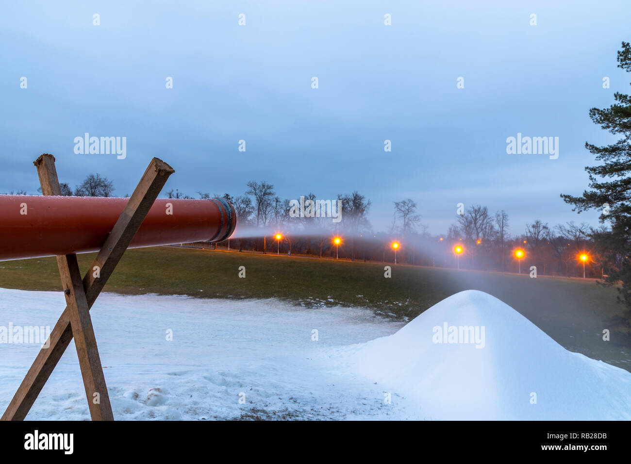 Spray cannon hi-res stock photography and images - Alamy