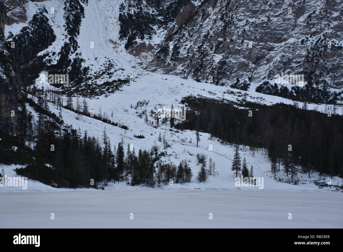 See, Pragser Wildsee, Zugefroren, Eisdecke, Pragser Tal, Südtirol ...