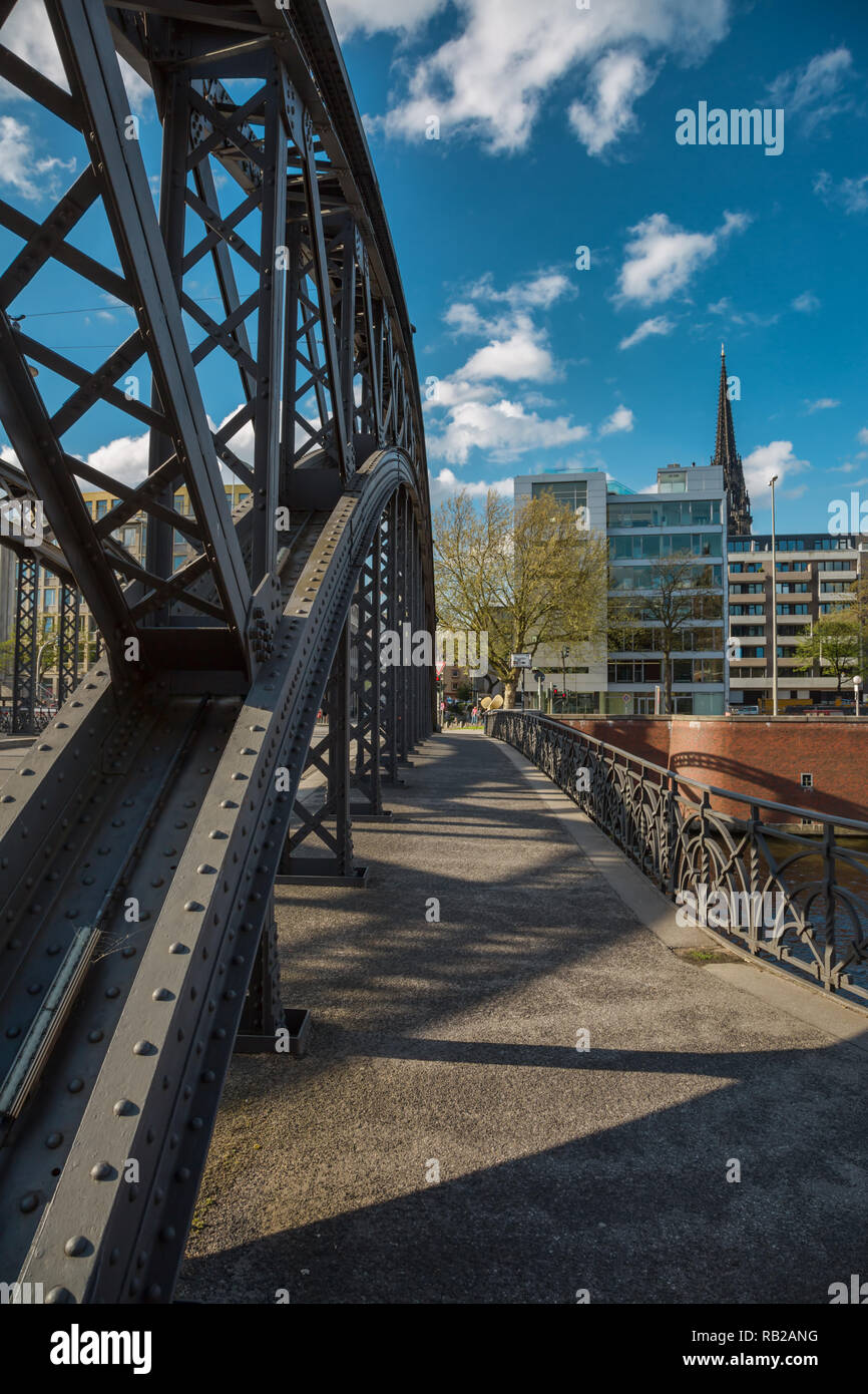 Bridge arch of a steel girder bridge in the Hamburger Speicherstadt ...
