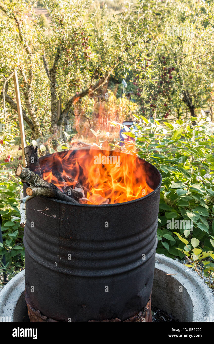 Garbage barrel burning hi-res stock photography and images - Alamy