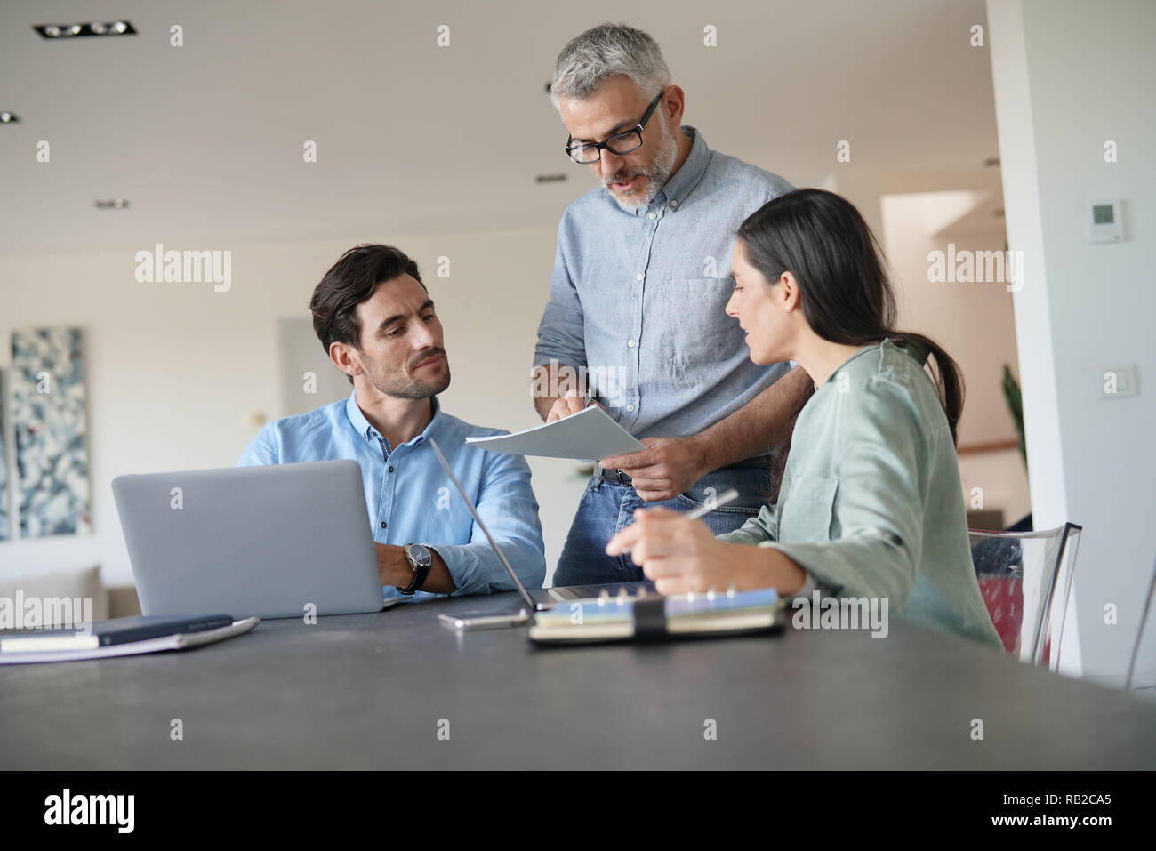 Supervisor employees hi-res stock photography and images - Alamy